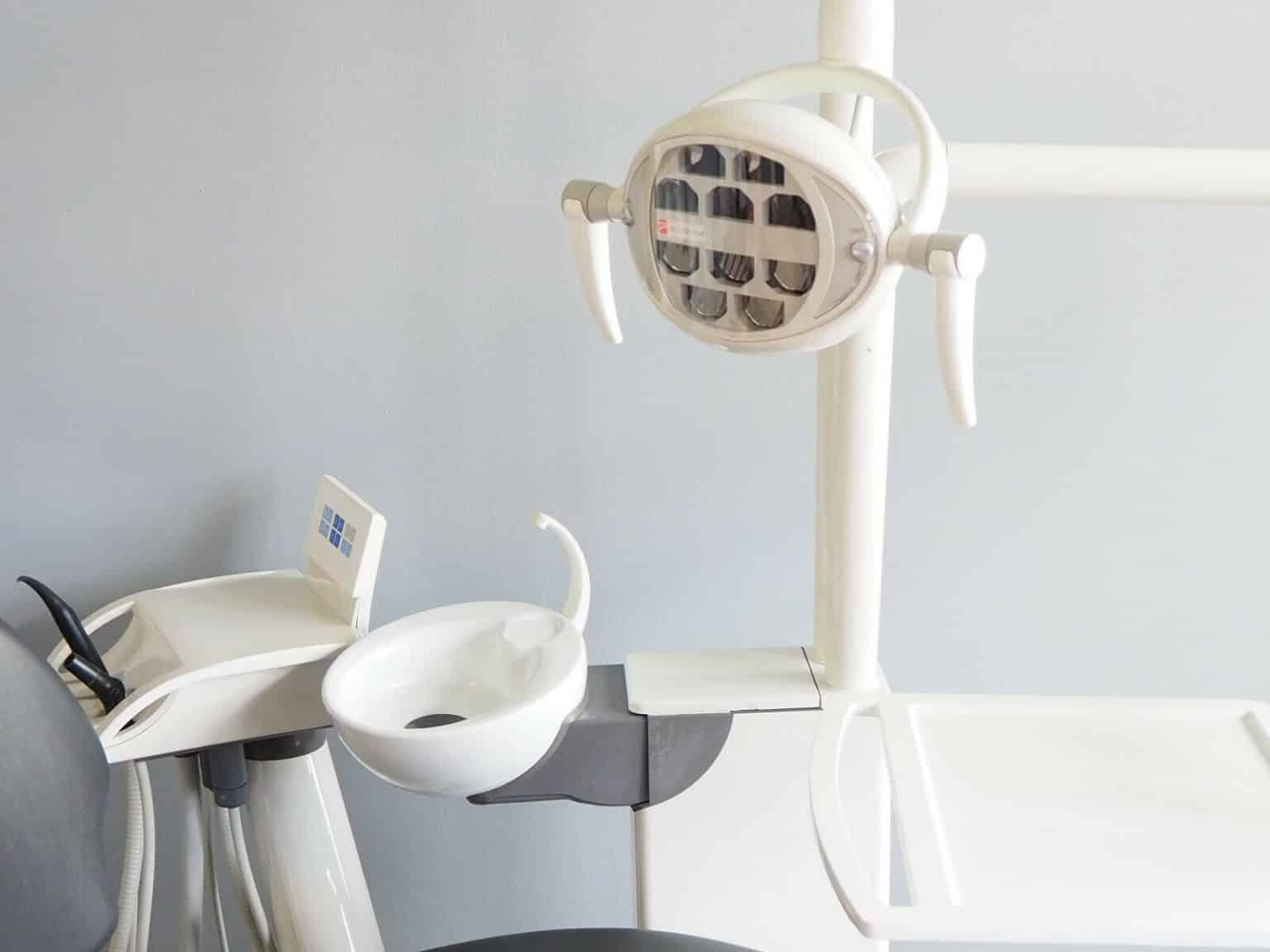 Sirona C2+ Behandlungseinheit aufgearbeitet, inkl. Lackierung und ...
